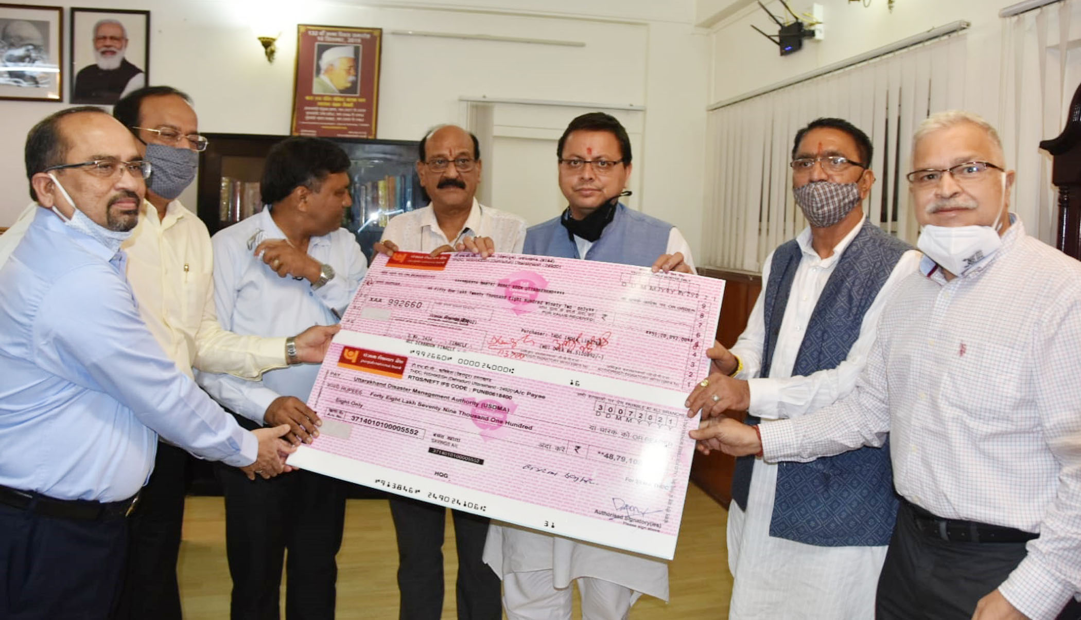 THDC Presents Rs One Crore Cheque To Uttarakhand Chief Minister s THDC Presents Rs One Crore Cheque To Uttarakhand Chief Minister s