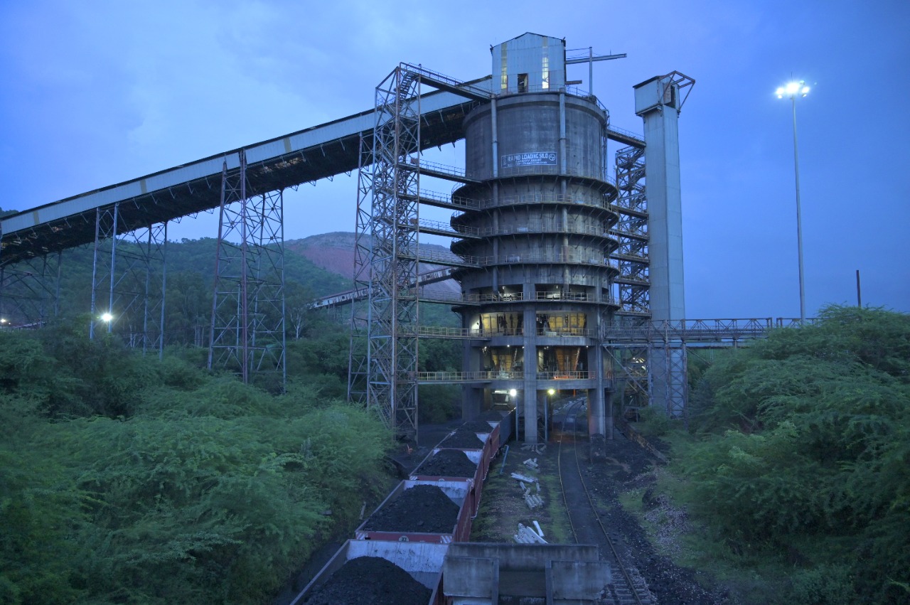 NCL Dispatches Highest Ever 4.1 Lakh Tonnes Coal In One Day - Indian ...