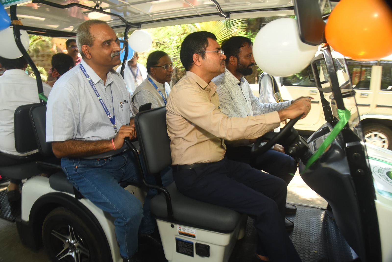 RINL Presents 5 Battery Operated Cars To Facilitate Patient’s Transport ...